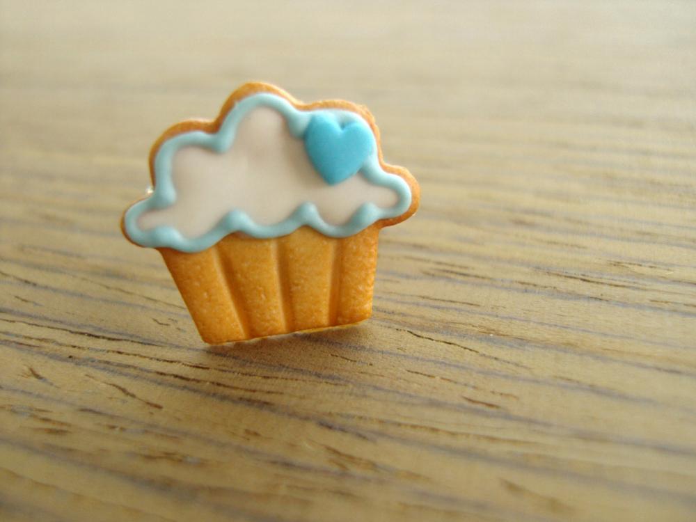 Cupcake Cookie Ring - Blue Heart To The Right on Luulla