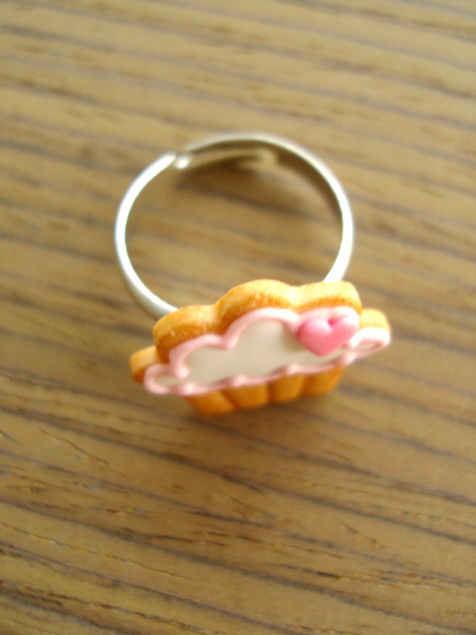 Cupcake Cookie Ring - Pink Heart To The Right on Luulla