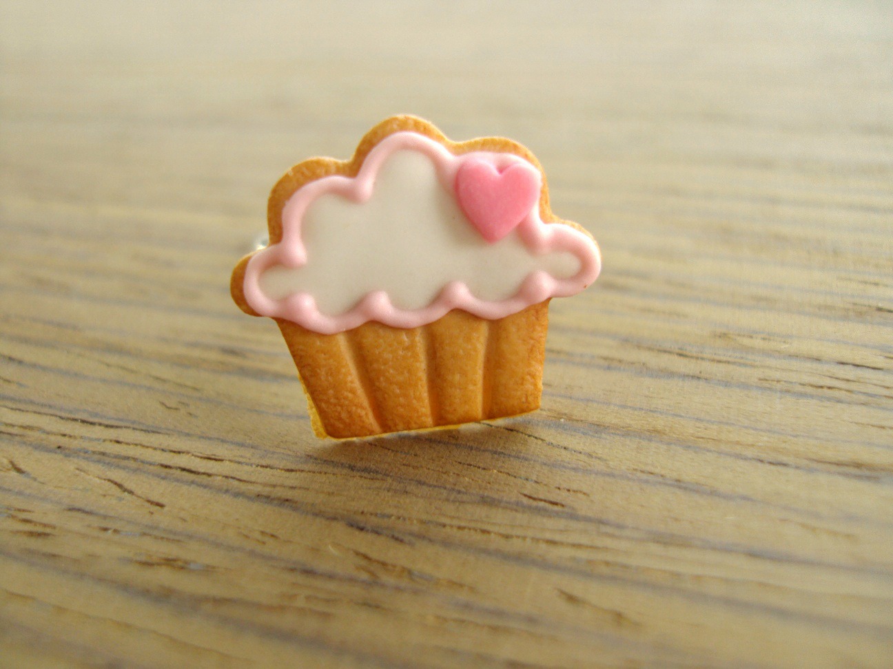 Cupcake Cookie Ring - Pink Heart To The Right on Luulla